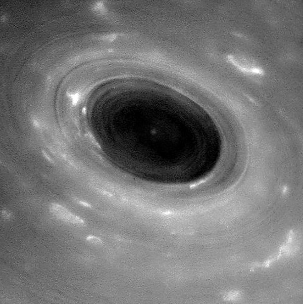 Cassini Survived Its Historic First Pass Between Saturn and Rings ...